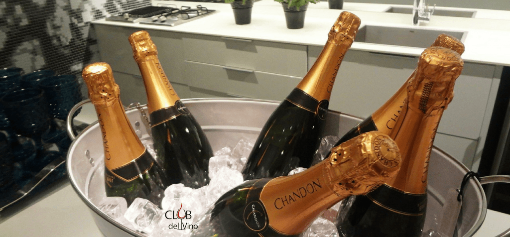 O que é a Técnica Sabrage? Pode abrir um Espumante com Facas?